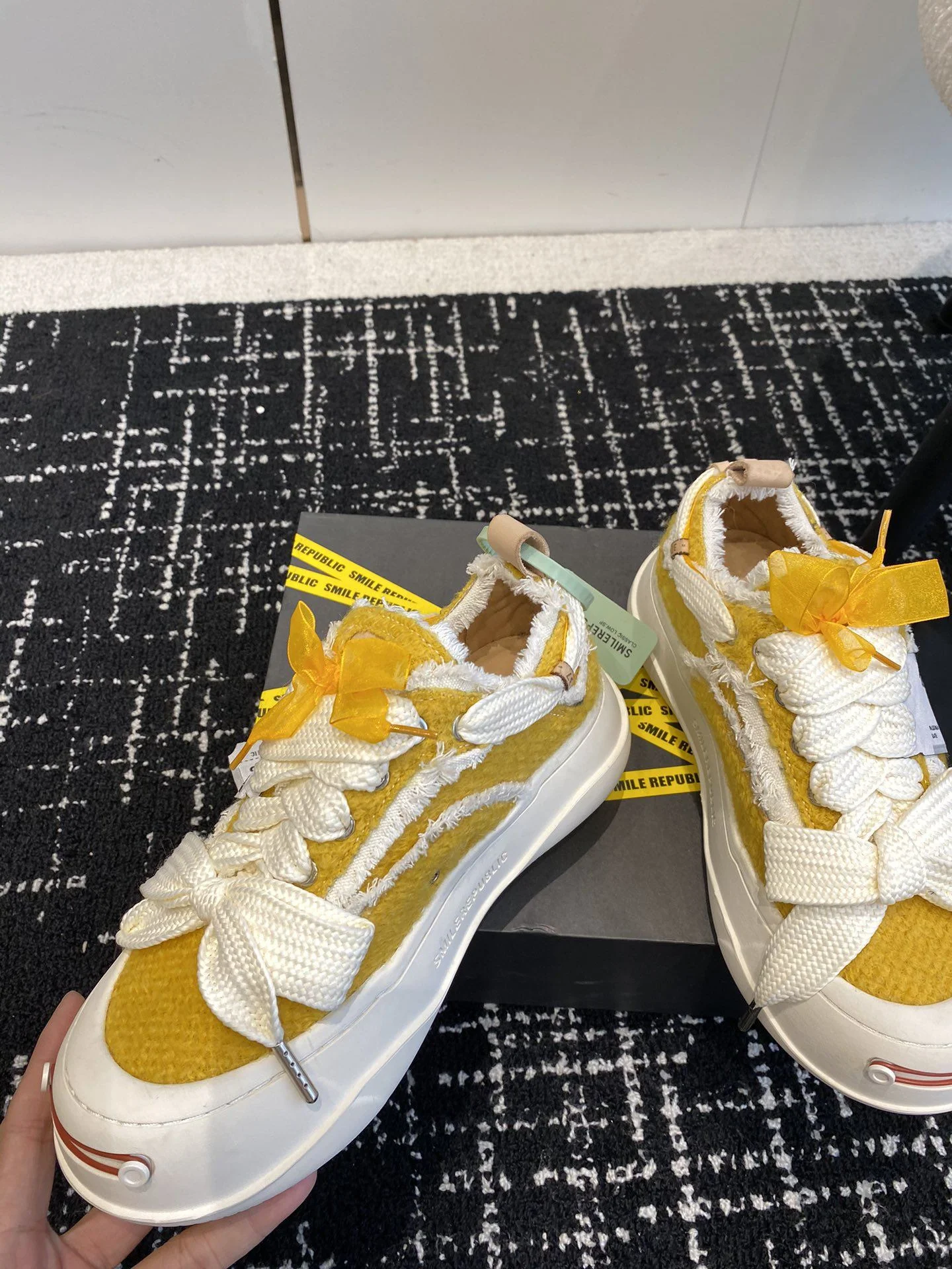 Top mirror Smilerepublic Shoes