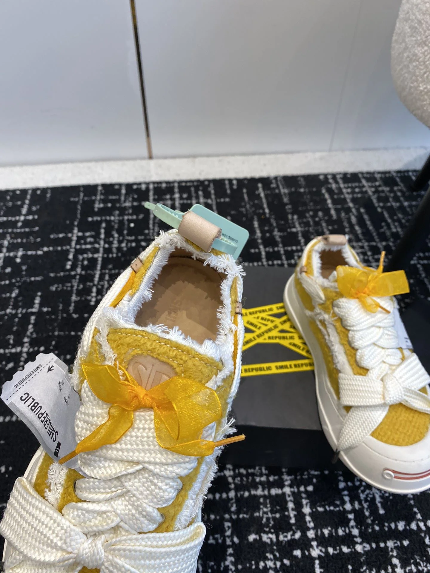 Top mirror Smilerepublic Shoes