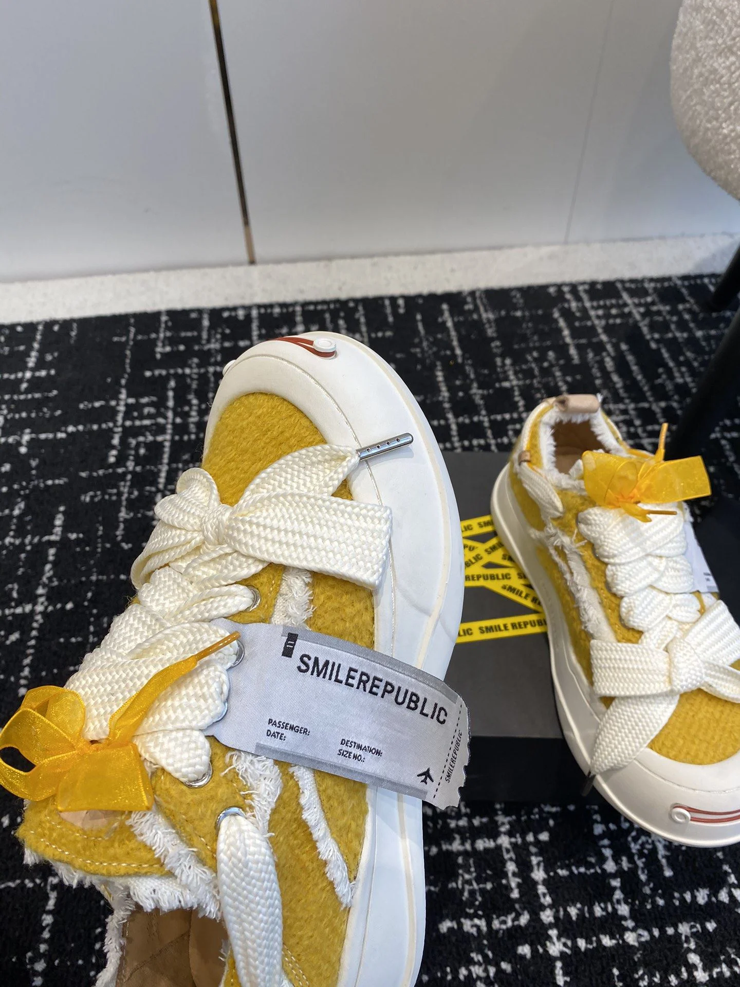 Top mirror Smilerepublic Shoes