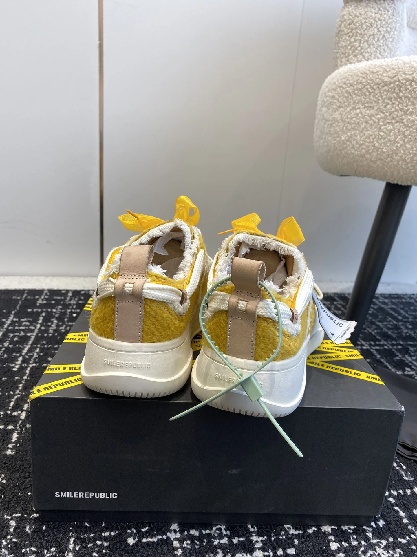 Top mirror Smilerepublic Shoes