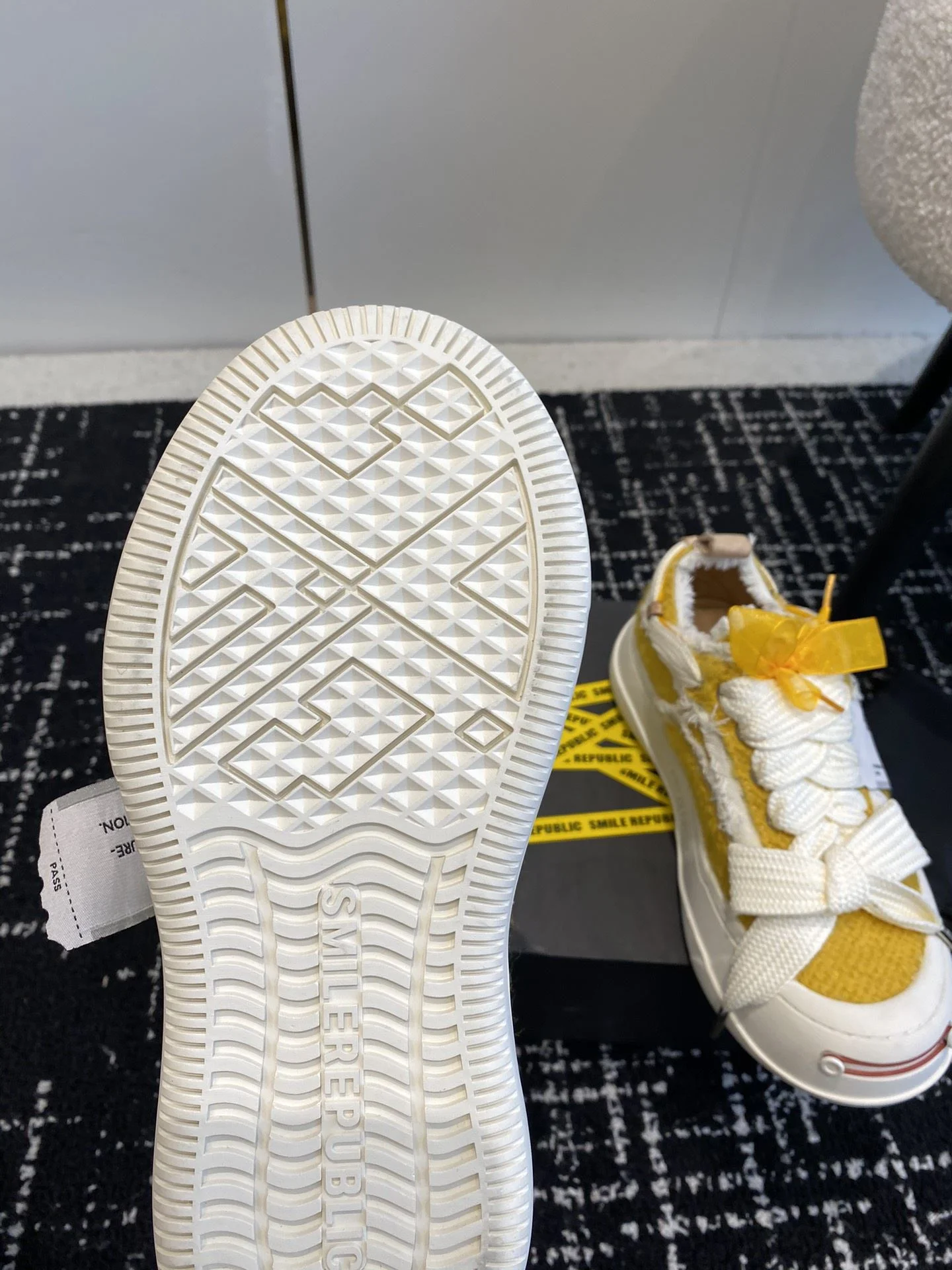 Top mirror Smilerepublic Shoes