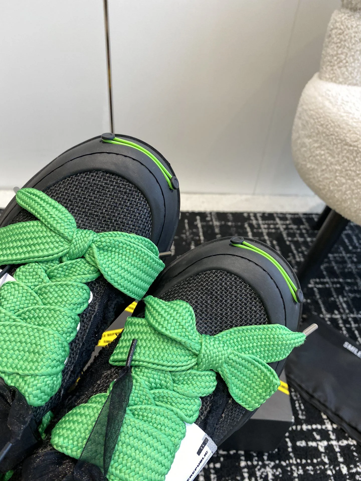 Top mirror Smilerepublic Shoes