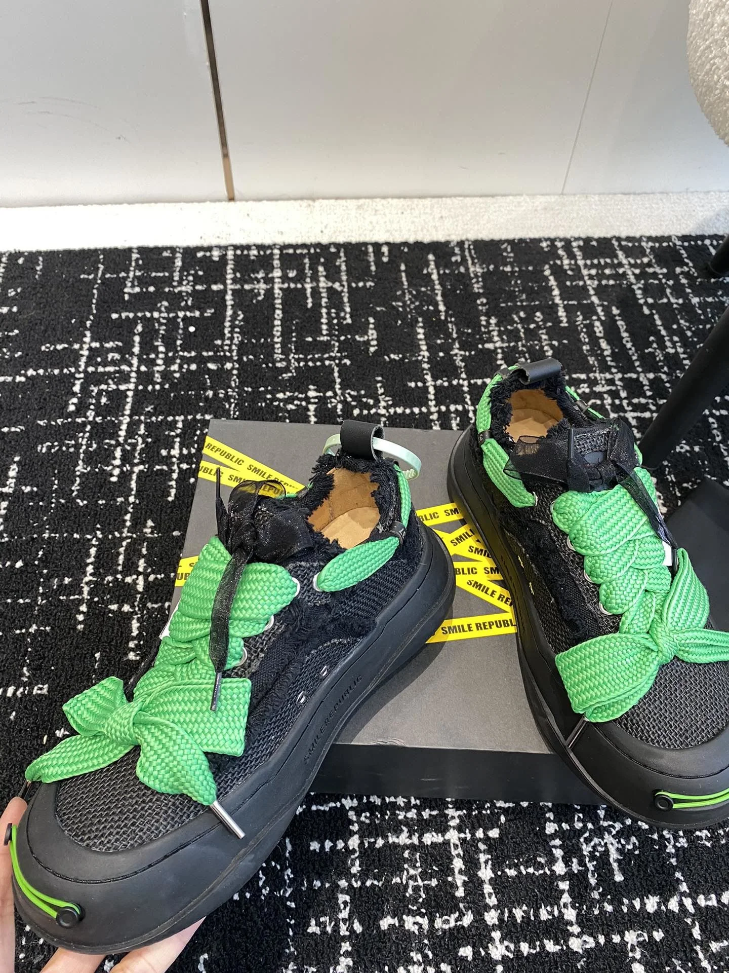 Top mirror Smilerepublic Shoes