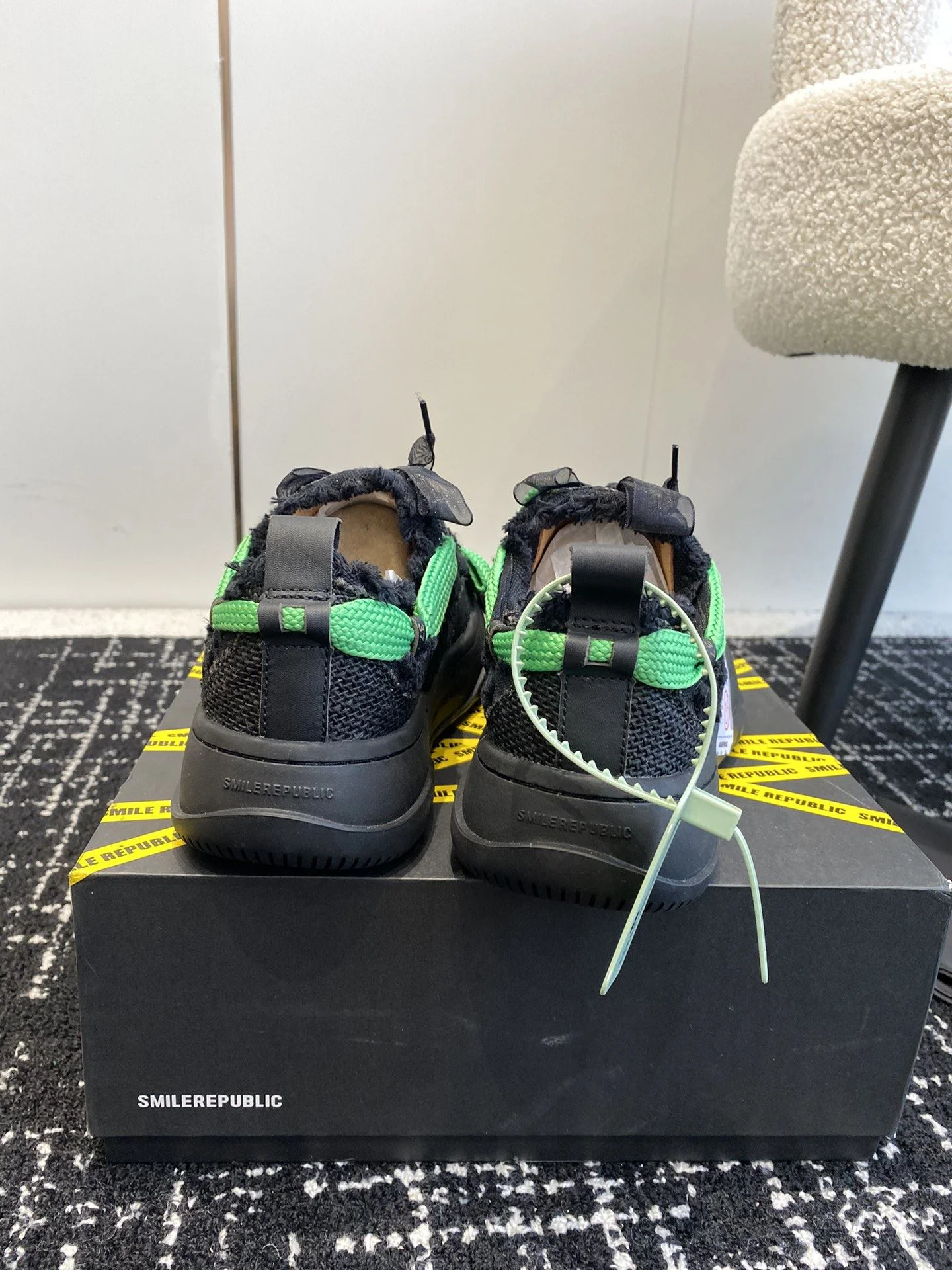Top mirror Smilerepublic Shoes