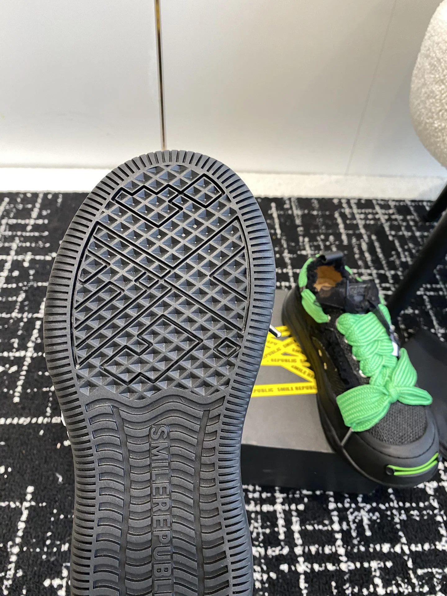 Top mirror Smilerepublic Shoes