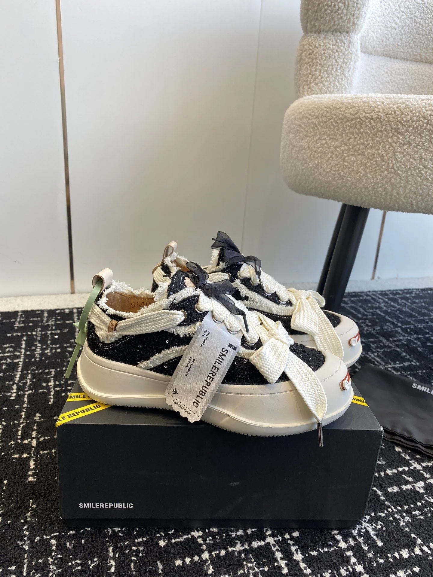 Indistinguishable Smilerepublic Shoes