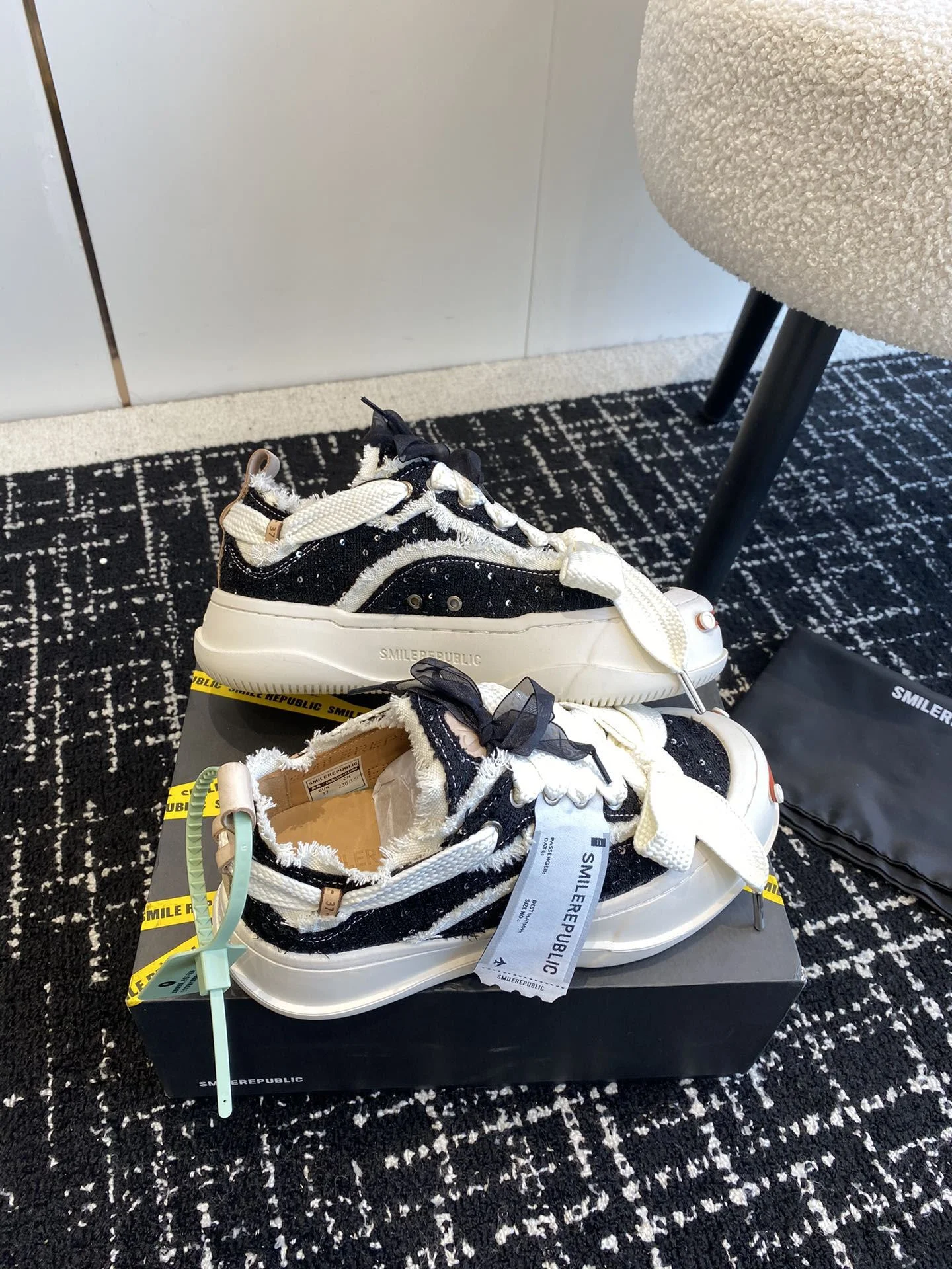 Indistinguishable Smilerepublic Shoes