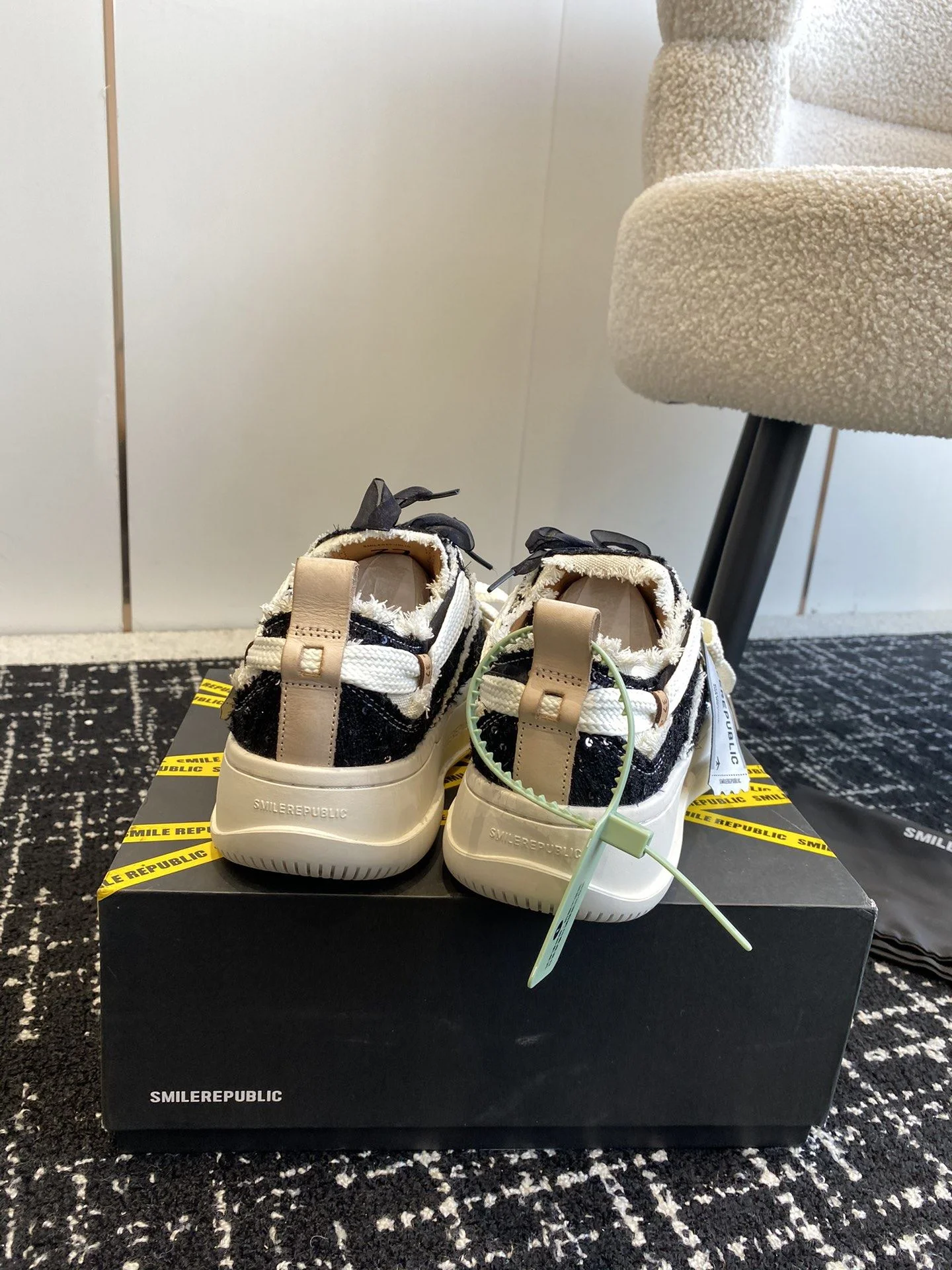 Indistinguishable Smilerepublic Shoes