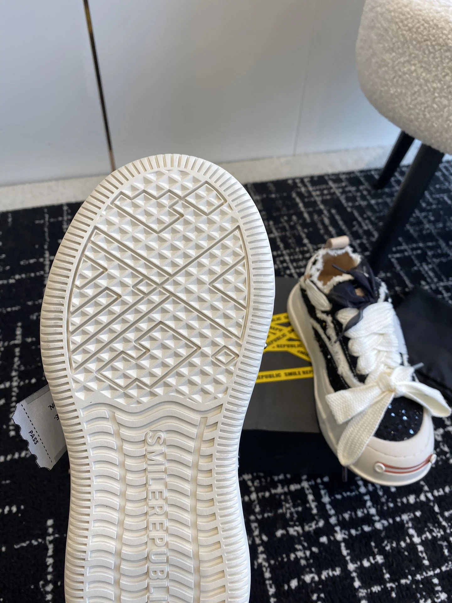 Indistinguishable Smilerepublic Shoes