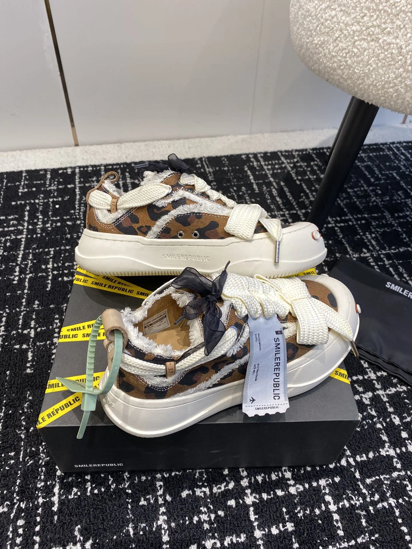 Brand-authenticated Smilerepublic Shoes