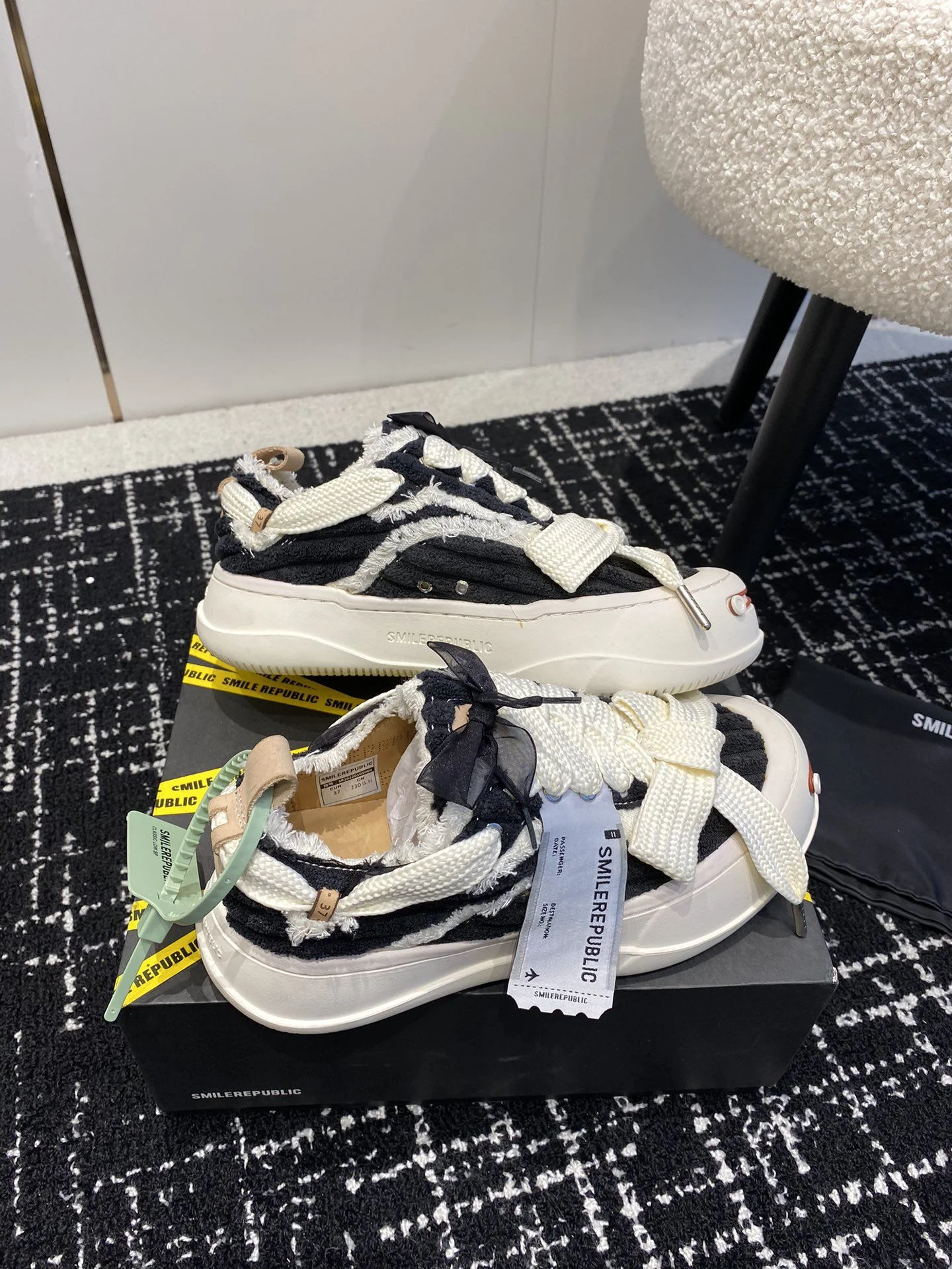 Authentic Smilerepublic Shoes