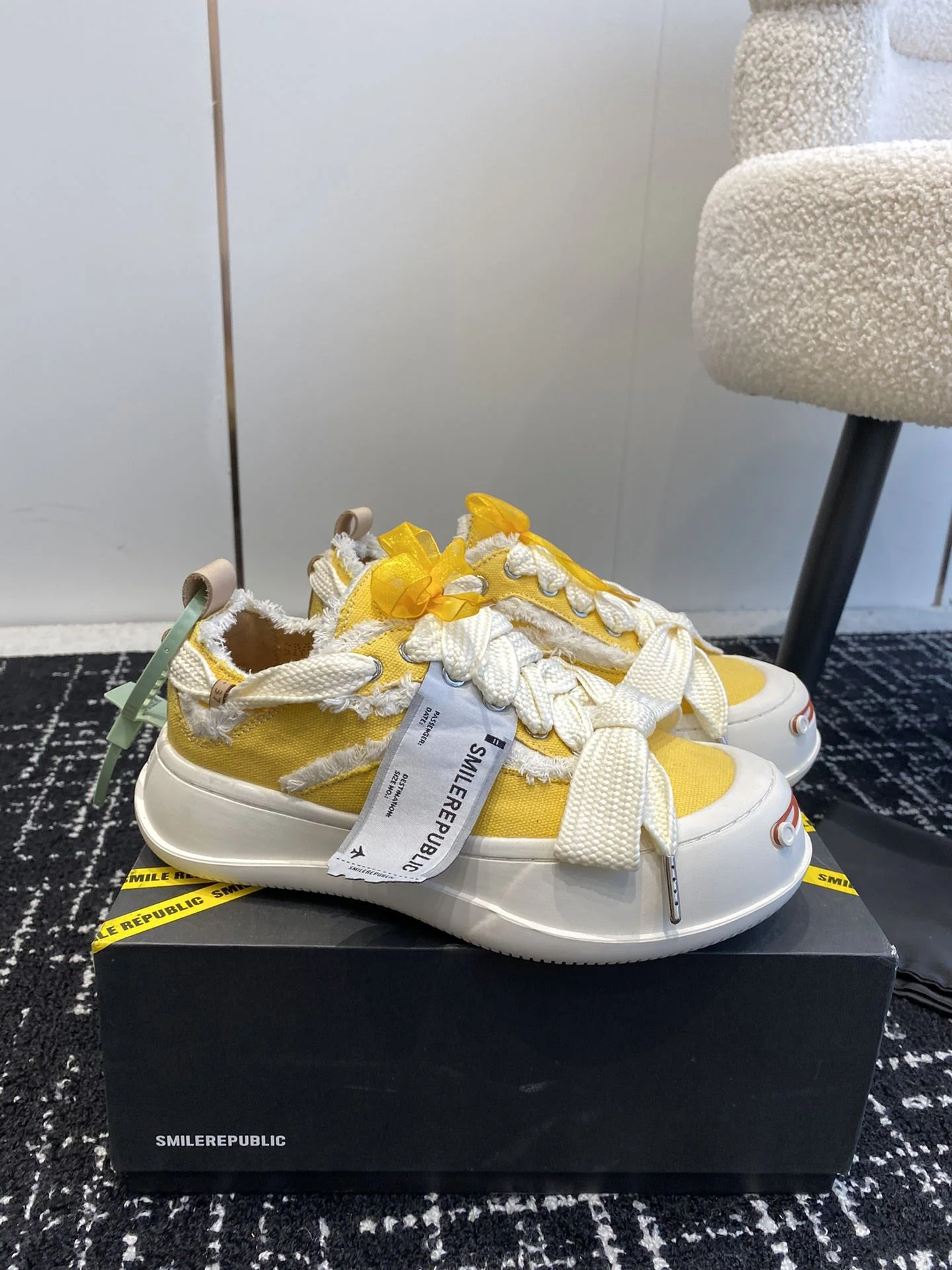 High fidelity Smilerepublic Shoes