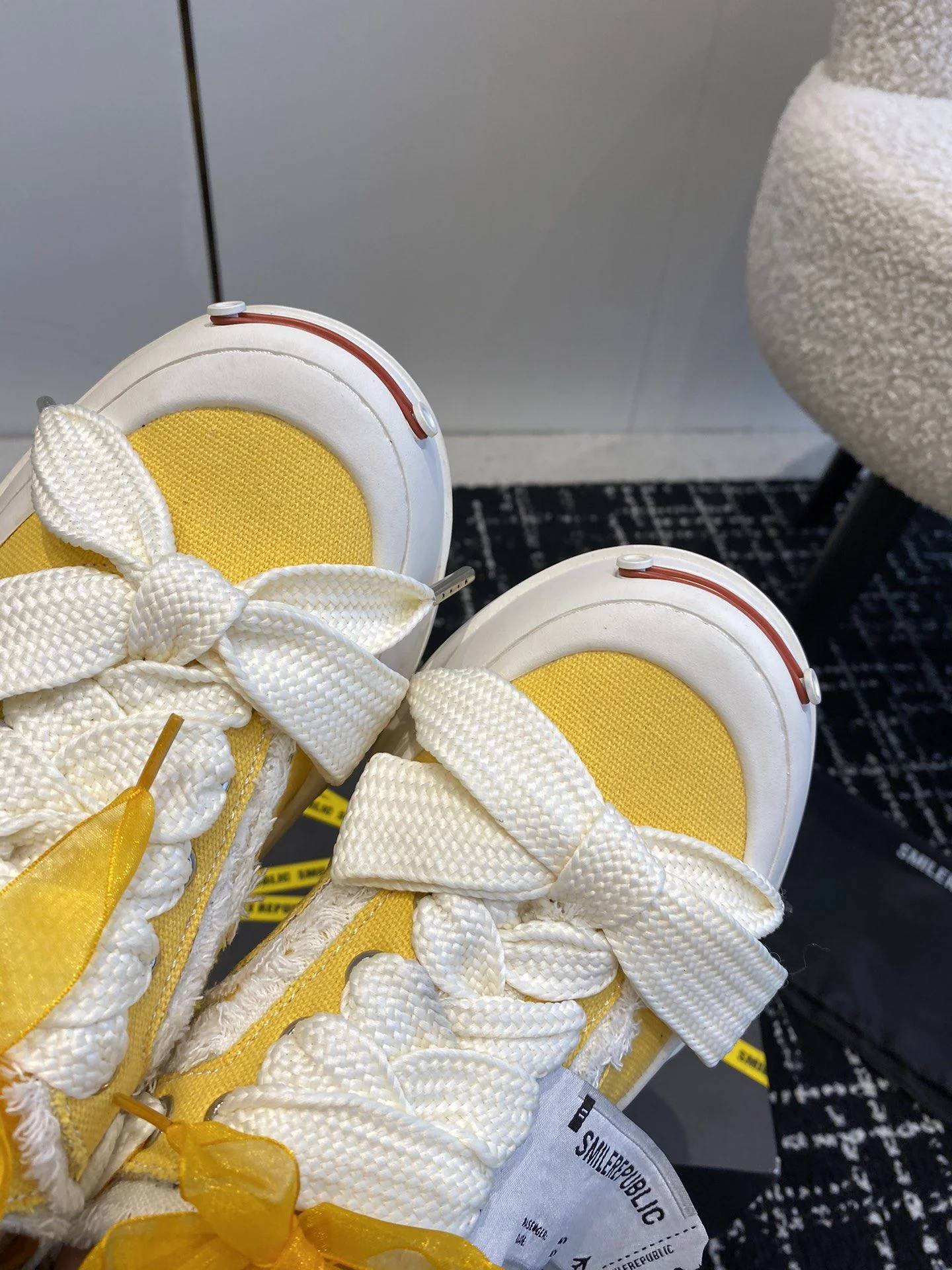 High fidelity Smilerepublic Shoes