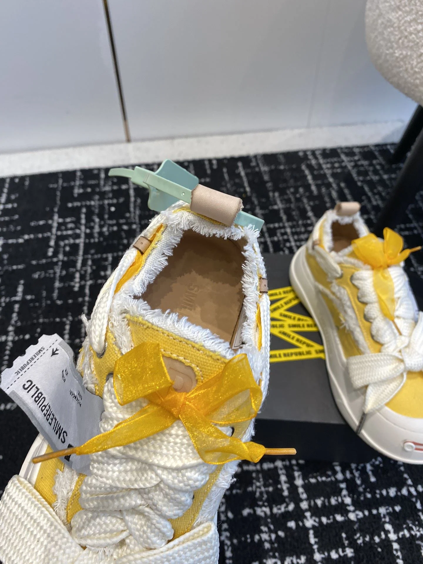 High fidelity Smilerepublic Shoes