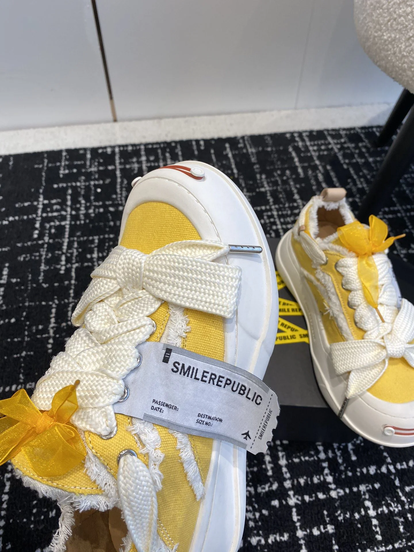 High fidelity Smilerepublic Shoes