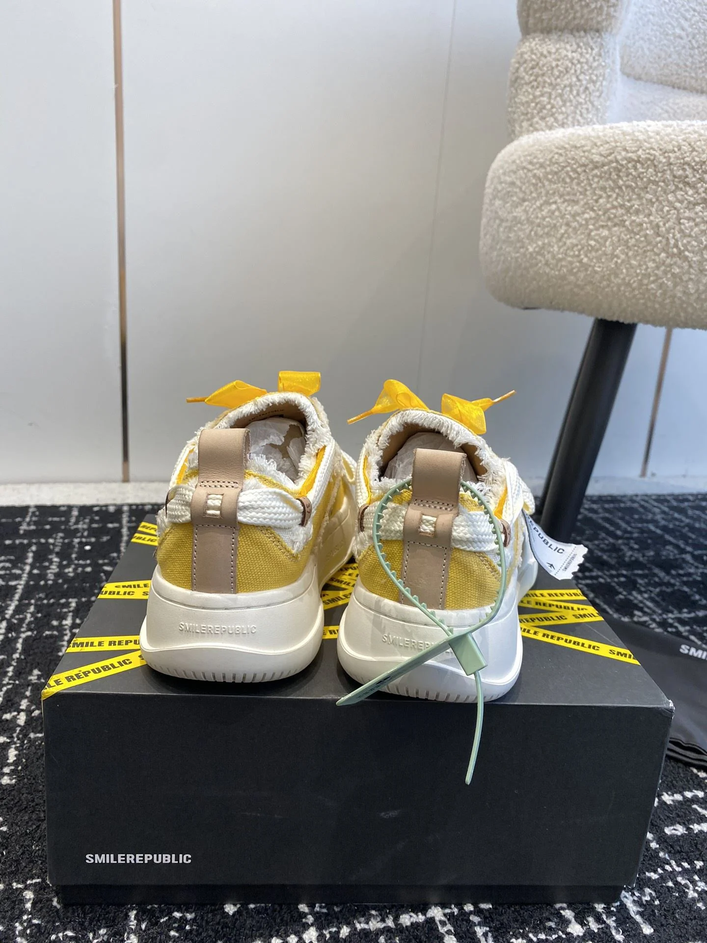 High fidelity Smilerepublic Shoes
