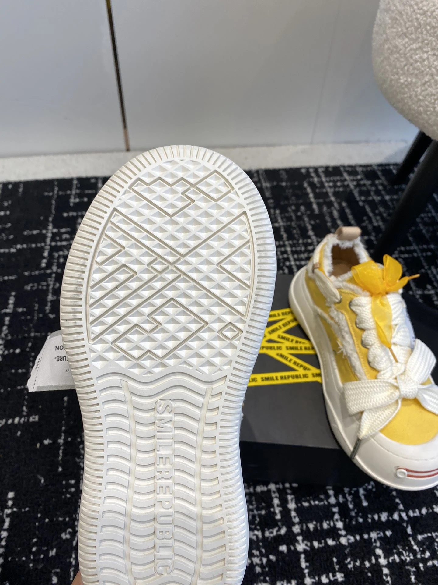 High fidelity Smilerepublic Shoes