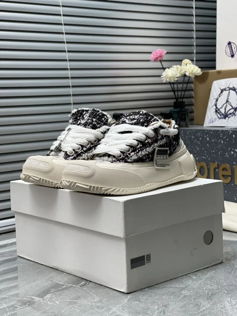 Accurate model Smilerepublic Shoes