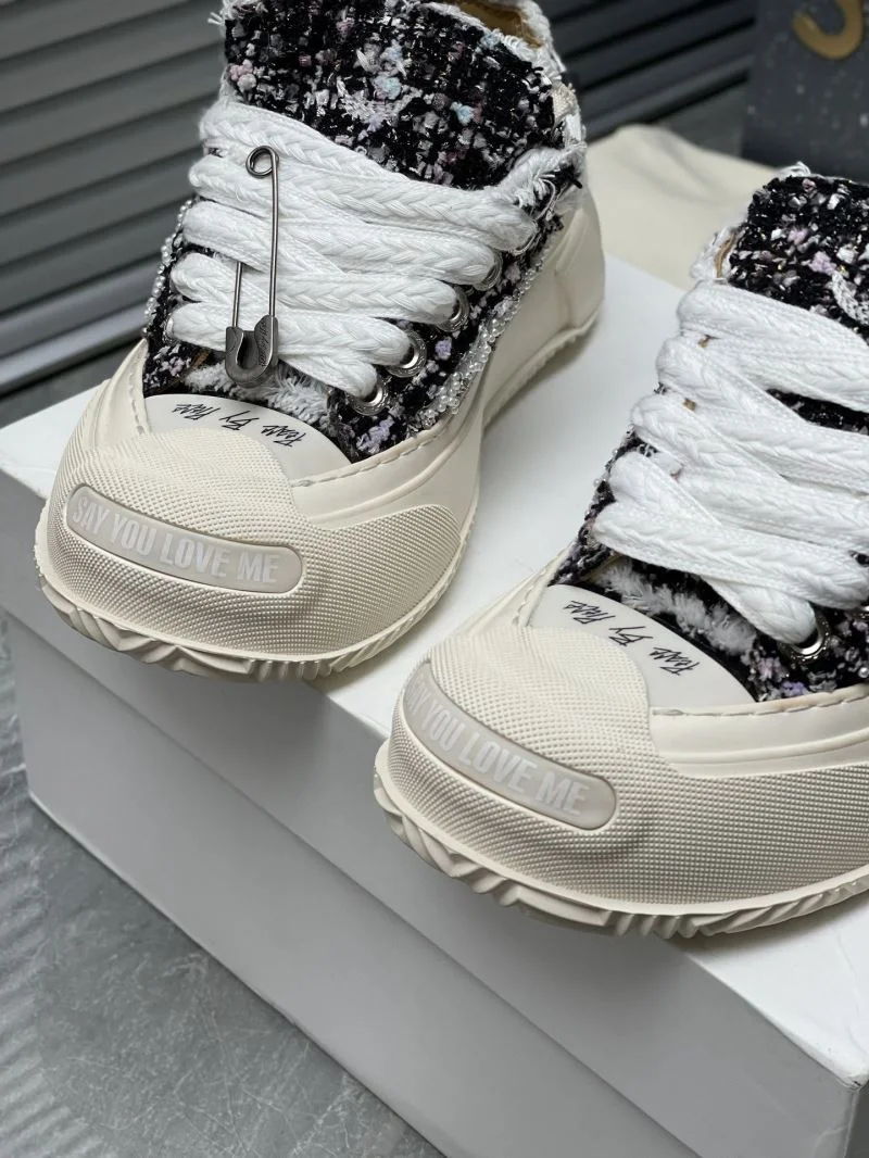 Accurate model Smilerepublic Shoes