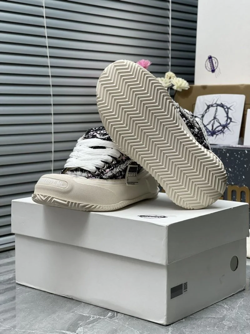 Accurate model Smilerepublic Shoes