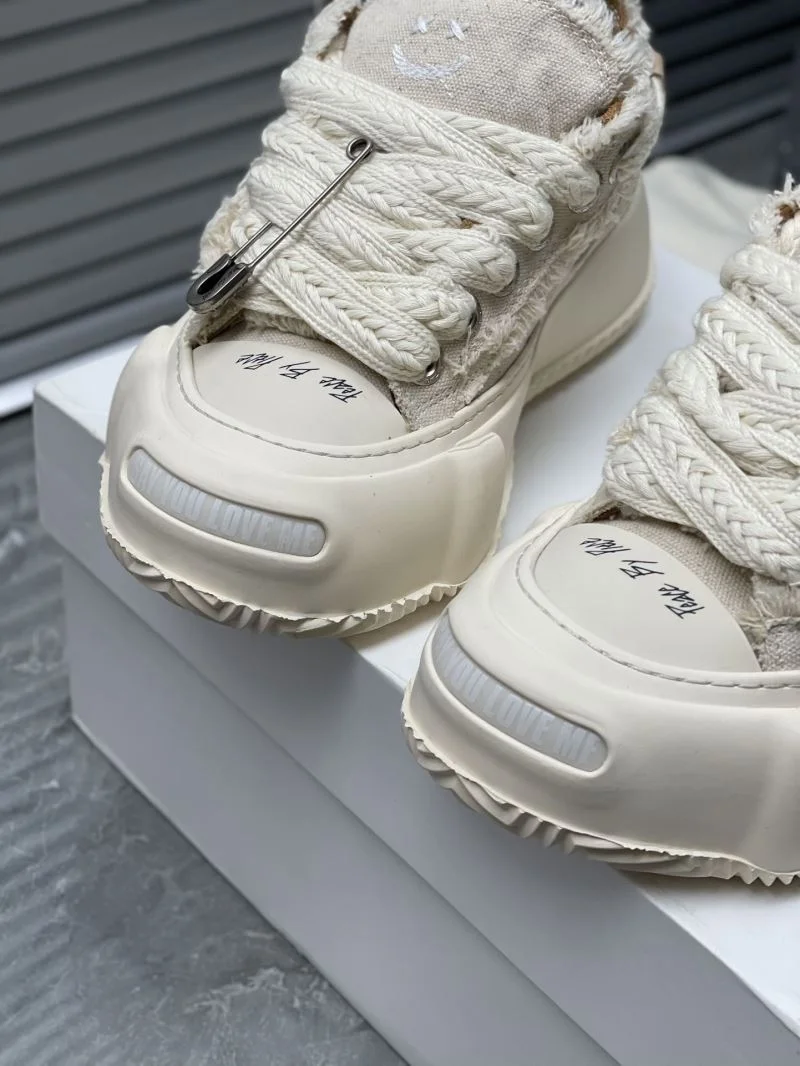 High accuracy Smilerepublic Shoes