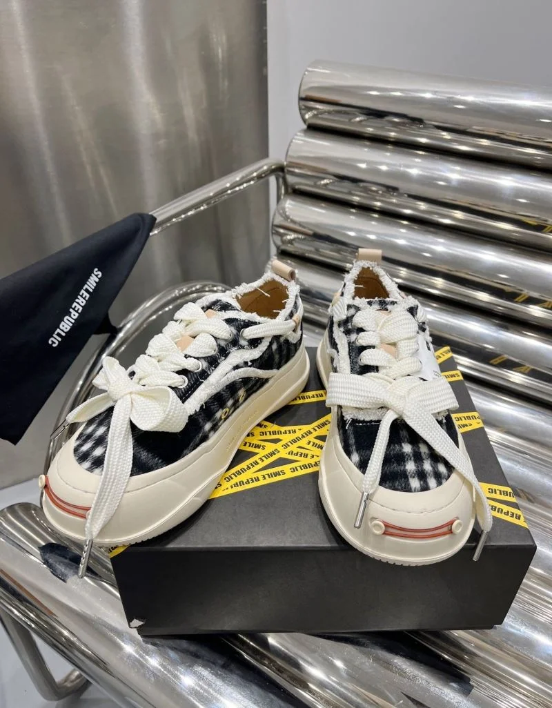 High accuracy Smilerepublic Shoes
