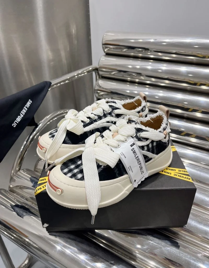 High accuracy Smilerepublic Shoes