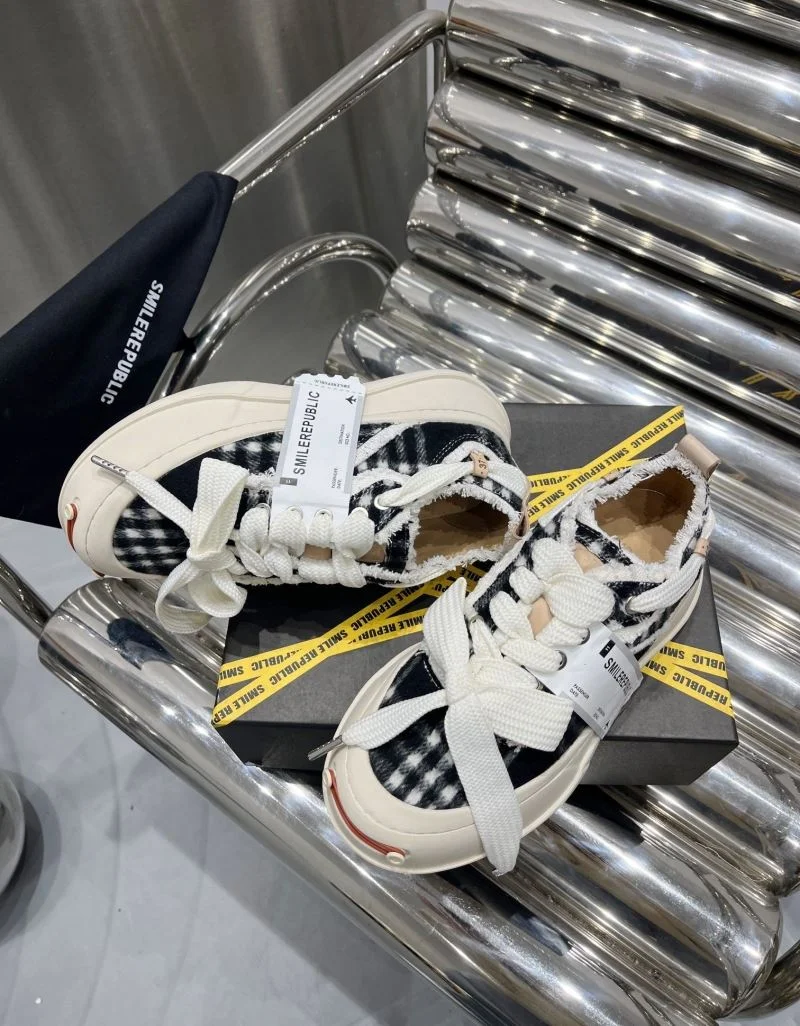 High accuracy Smilerepublic Shoes