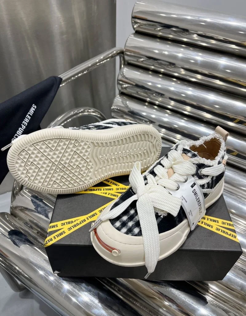 High accuracy Smilerepublic Shoes