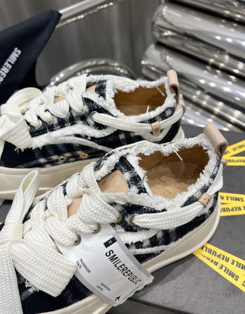 High accuracy Smilerepublic Shoes