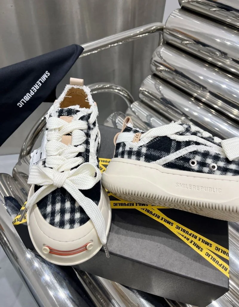 High accuracy Smilerepublic Shoes