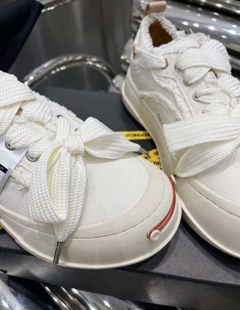 Accurate model Smilerepublic Shoes