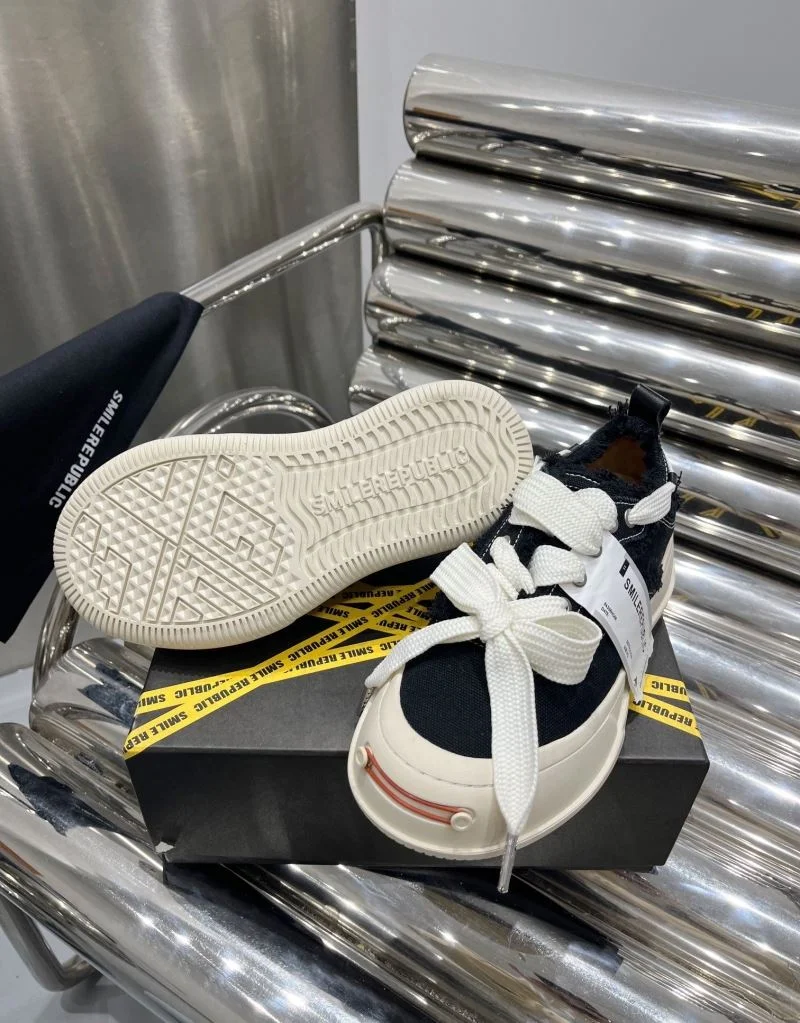 1:1 copy Smilerepublic Shoes