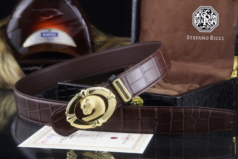 Accurate model Stefano Ricci Belts