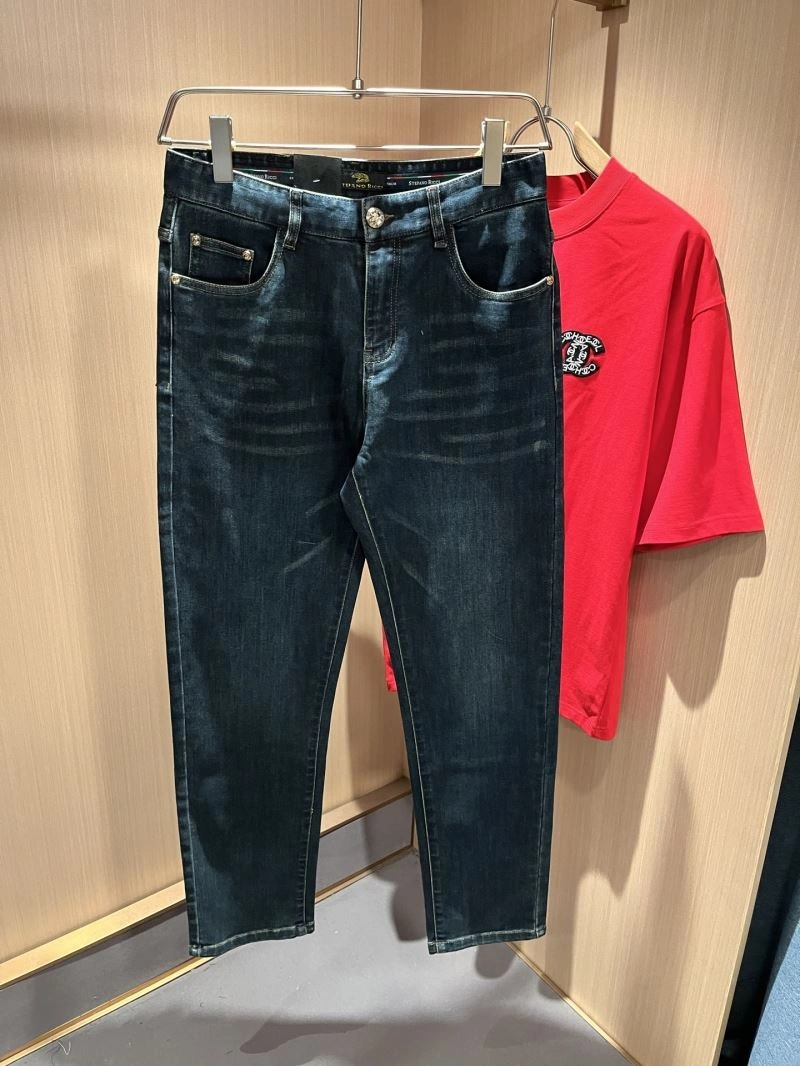 Accurate model Stefano Ricci Jeans