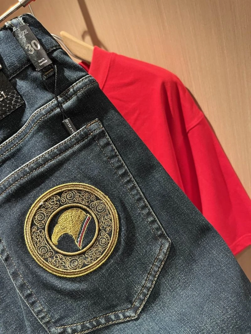 Accurate model Stefano Ricci Jeans