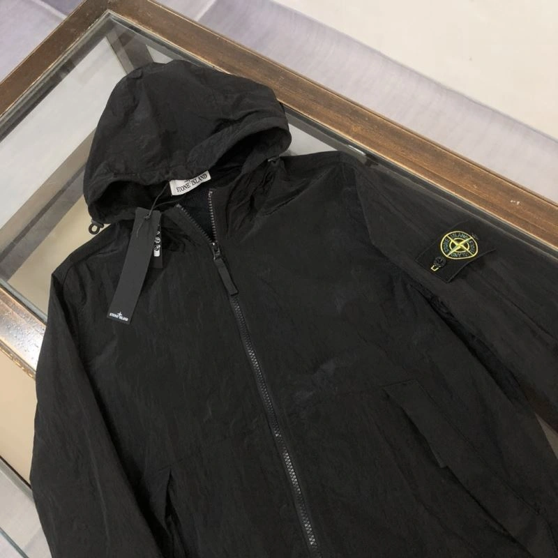 Accurate model Stone Island Outwear