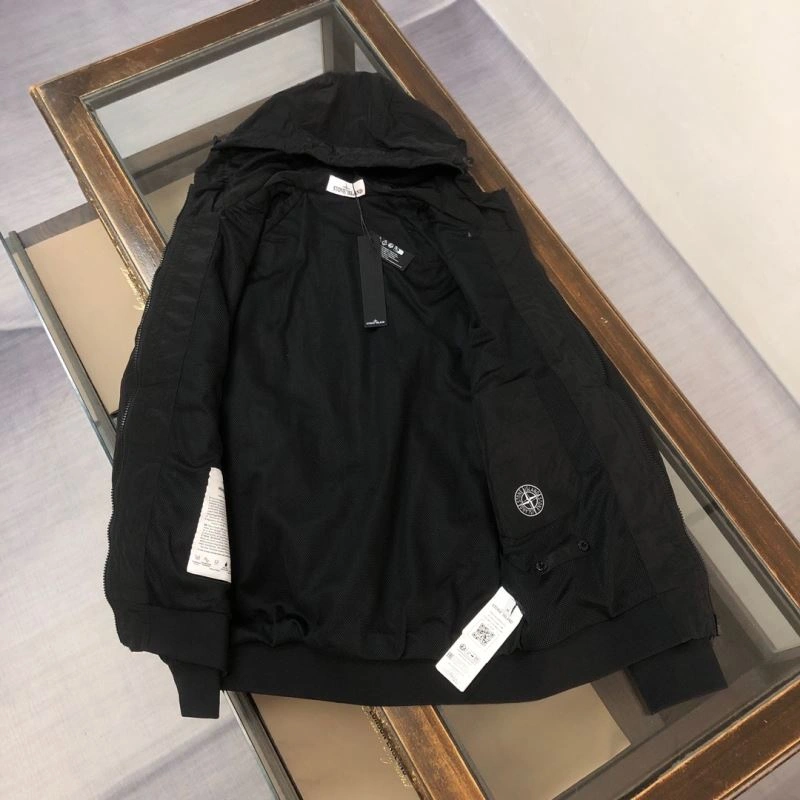 Accurate model Stone Island Outwear