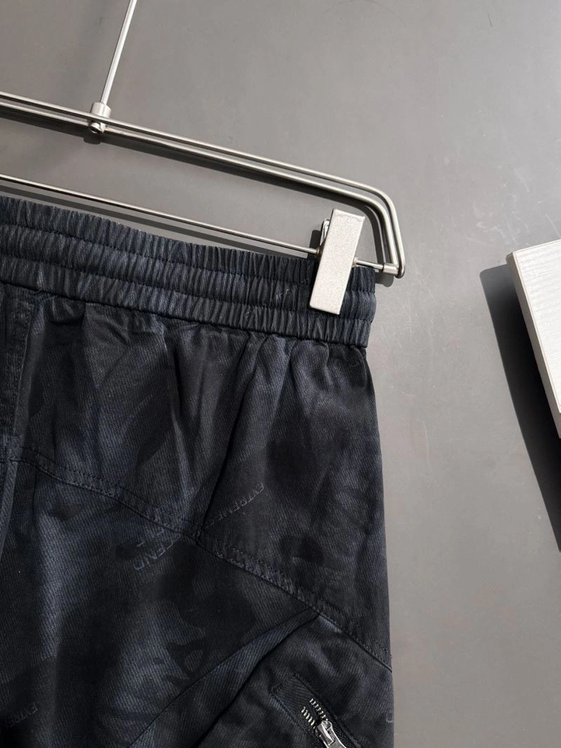 Brand-authenticated Stone Island Short Pants