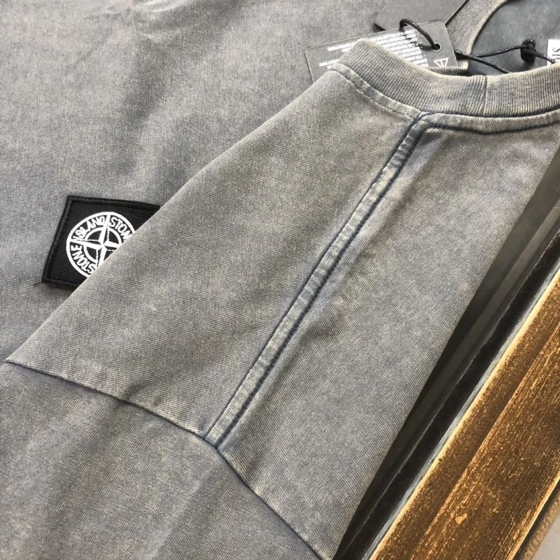 Accurate model Stone Island T-Shirts