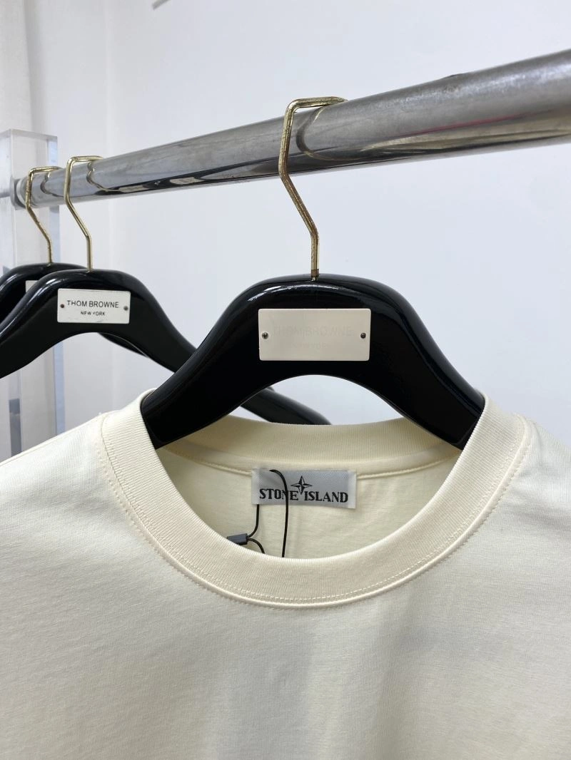 Accurate model Stone Island T-Shirts