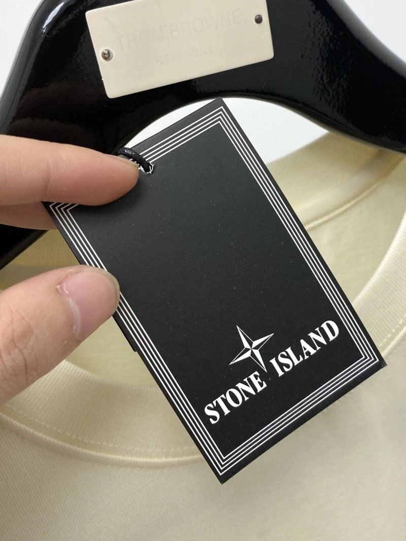 Accurate model Stone Island T-Shirts