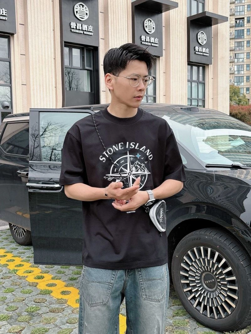 Accurate model Stone Island T-Shirts