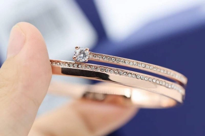 Low-cost Swarovski Bracelets