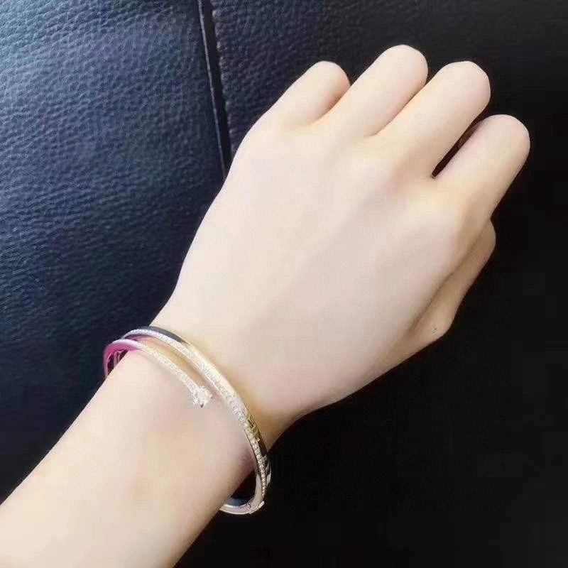 Low-cost Swarovski Bracelets
