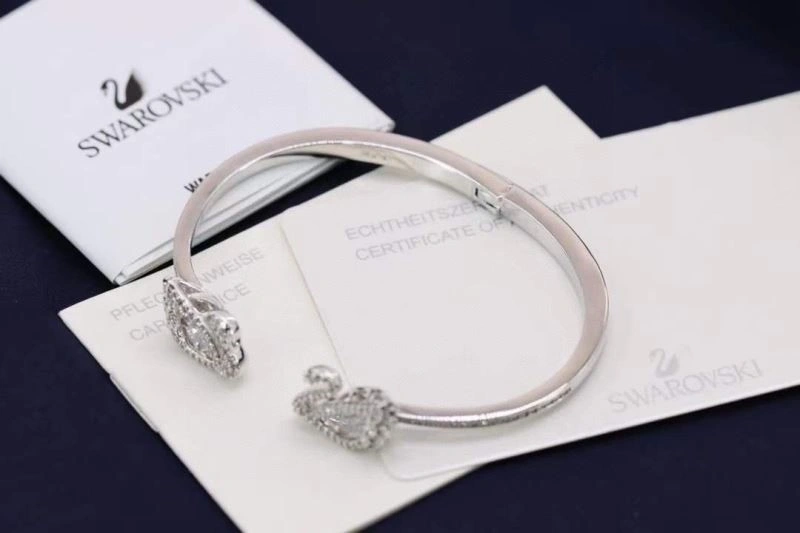 Indistinguishable Swarovski Bracelets