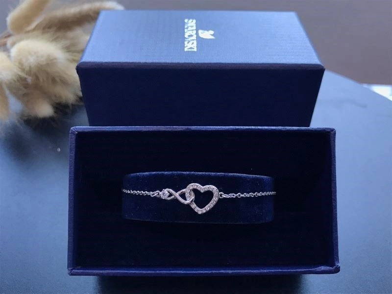Low-cost Swarovski Bracelets