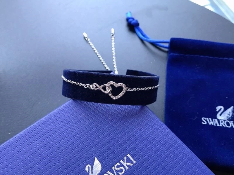 Low-cost Swarovski Bracelets