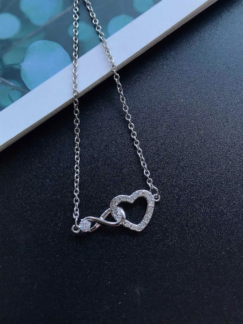 Low-cost Swarovski Bracelets