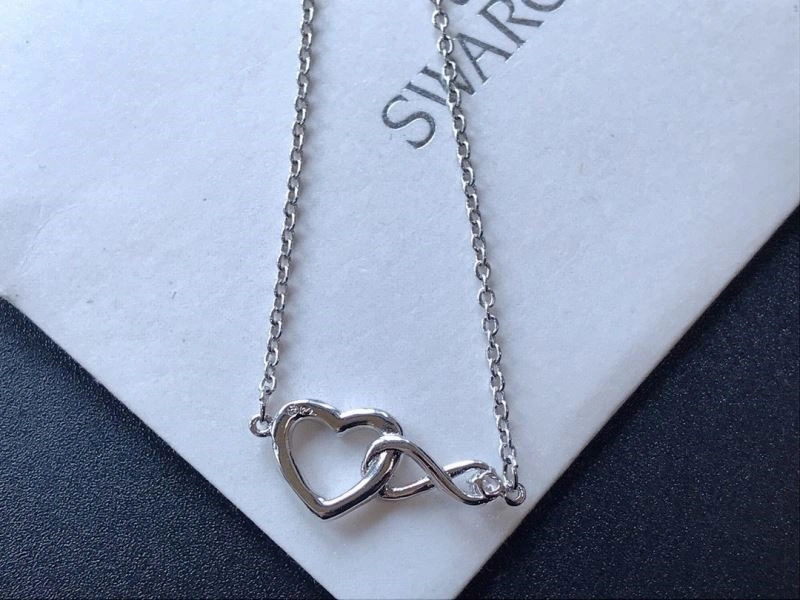 Low-cost Swarovski Bracelets